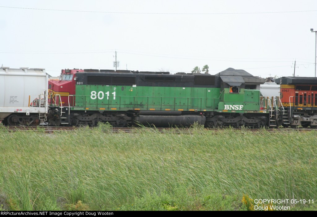 BNSF 8011